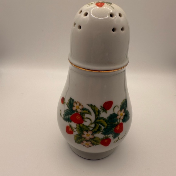 Avon | Dining | Vintage Avon Strawberry Floral Cottagecore Ceramic ...